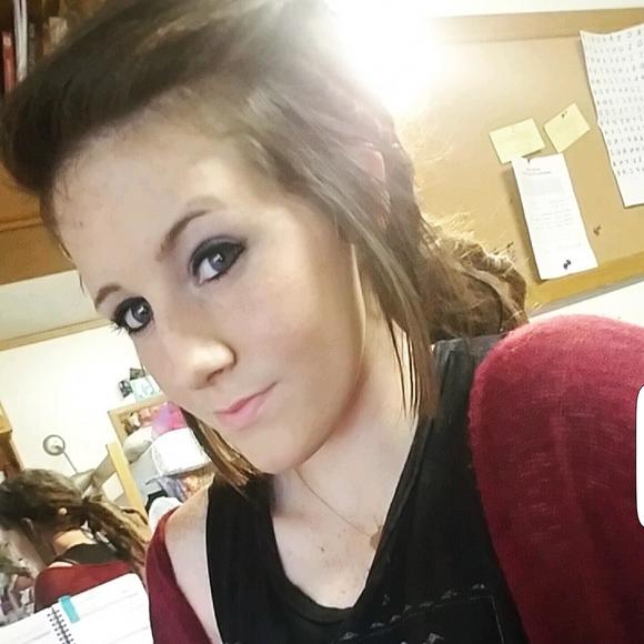 Hannah's Closet (@hannahloudermil) | Poshmark